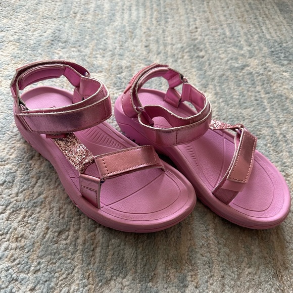Teva | Shoes | Teva X Christian Cowan Hurricane Xlt2 Pink Metallic ...
